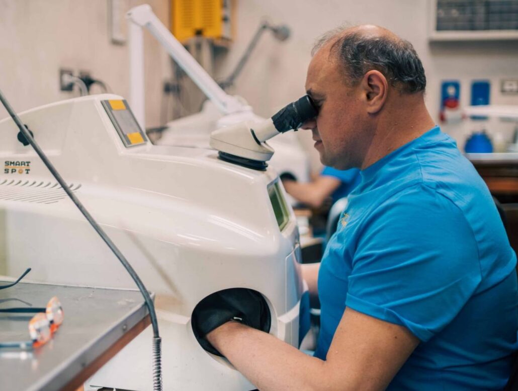 Laboratorio Orafo Laser a Roma Flambojan - CONTOTERZI GIOIELLERIE